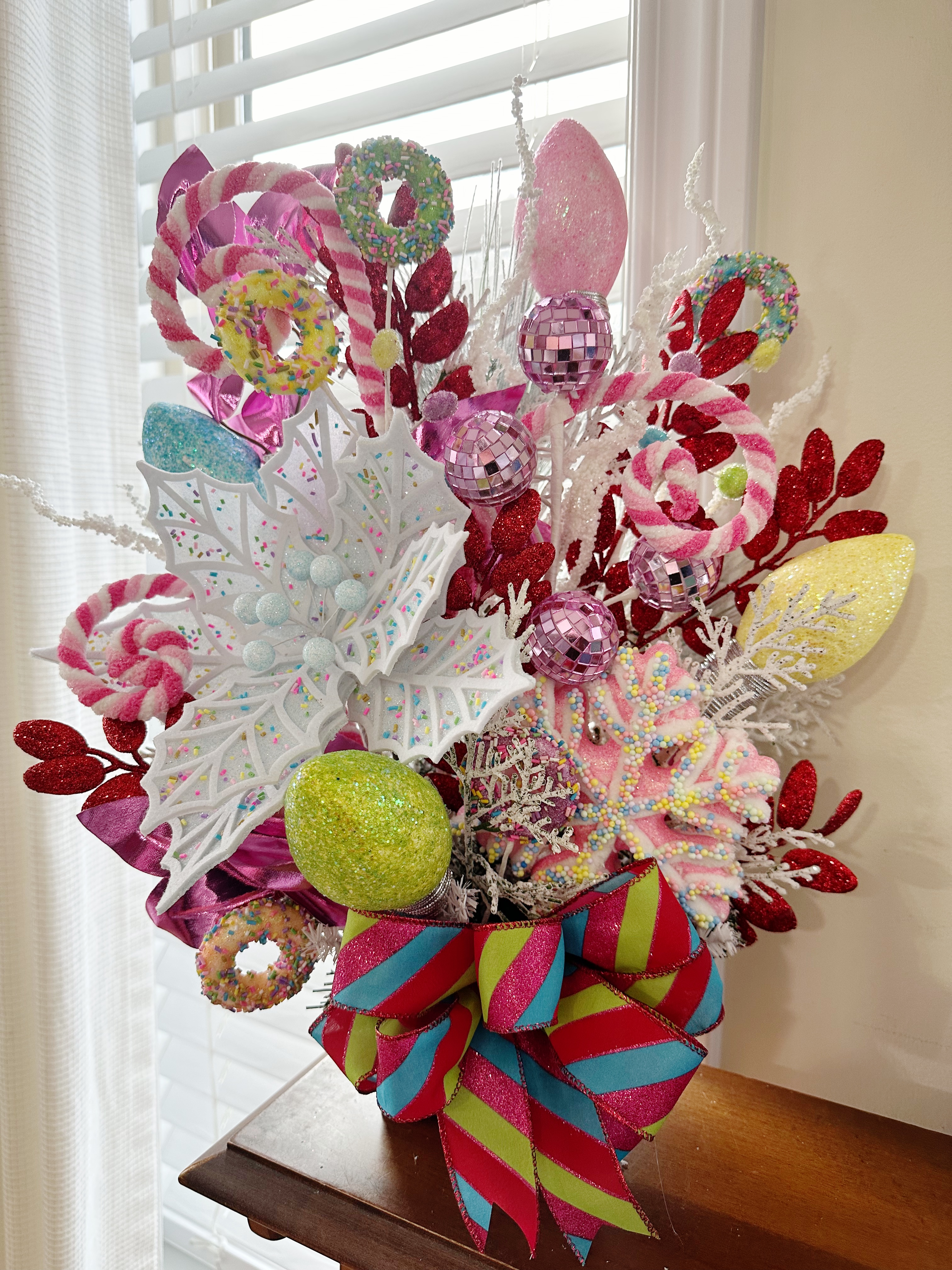 How to Make a Candy-Themed Christmas Centerpiece - How to Make Wreaths ...